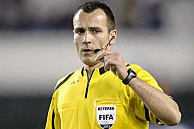 Ivan Bebek sudi prvu službenu utakmicu u hrvatskom nogometu uz pomoć ...